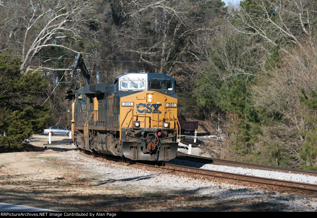 CSX 201 leads a tie train
